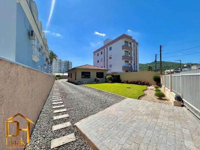 Casa / Sobrado para Venda em Joinville/SC Saguaçu 3 Quartos
