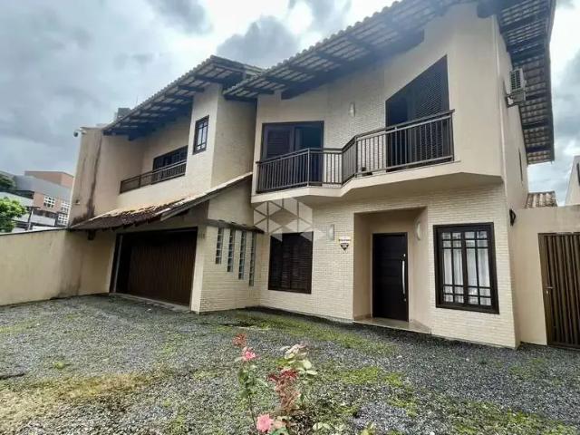 Casa / Sobrado para Venda em Joinville/SC Saguaçu 3 Quartos