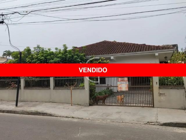 Casa / Sobrado para Venda em Joinville/SC Saguaçu 3 Quartos