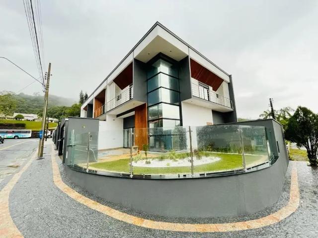 Casa / Sobrado para Venda em Joinville/SC Saguaçu 3 Quartos