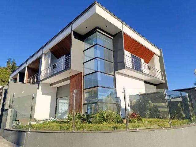 Casa / Sobrado para Venda em Joinville/SC Saguaçu 3 Quartos