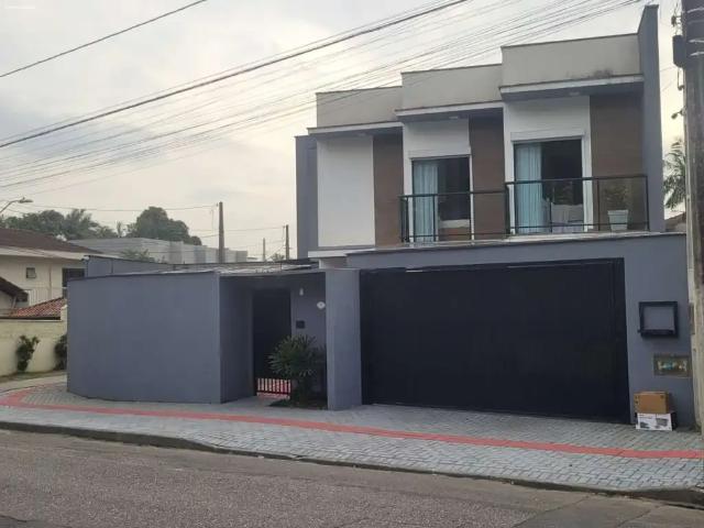 Casa / Sobrado para Venda em Joinville/SC Saguaçu 3 Quartos