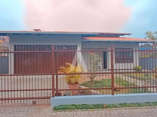 Casa / Sobrado para Venda em Joinville/SC Saguaçu 3 Quartos