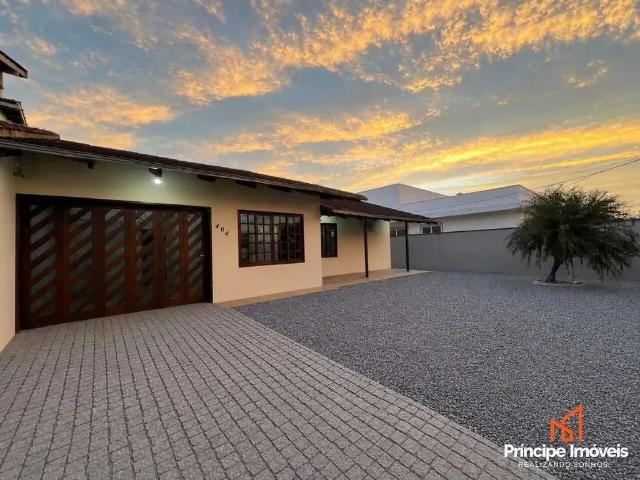 Casa / Sobrado para Venda em Joinville/SC Saguaçu 4 Quartos