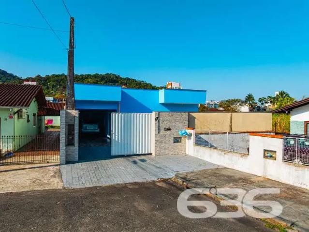 Casa / Sobrado para Venda em Joinville/SC Saguaçu 4 Quartos