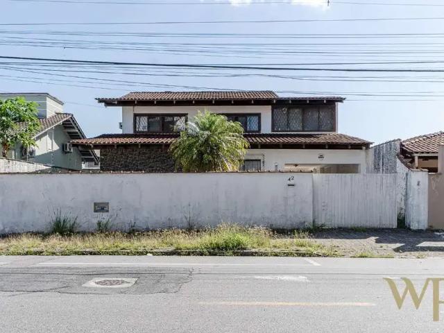 Casa / Sobrado para Venda em Joinville/SC Saguaçu 4 Quartos