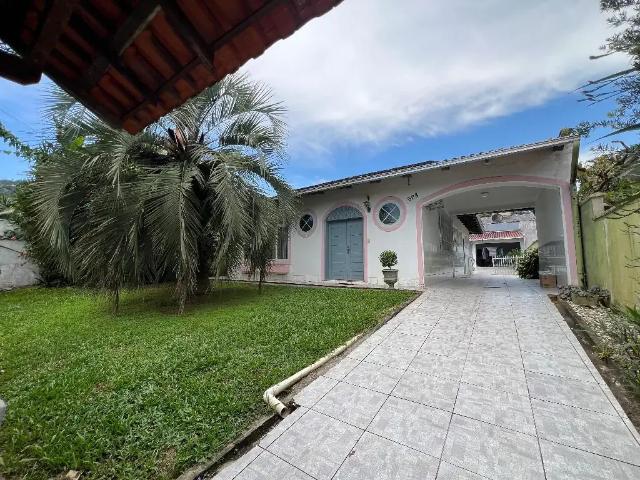 Casa / Sobrado para Venda em Joinville/SC Saguaçu 4 Quartos