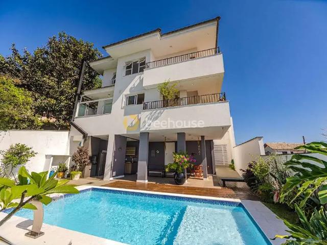 Casa / Sobrado para Venda em Joinville/SC Saguaçu 4 Quartos