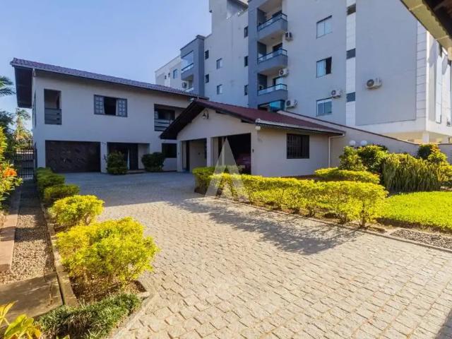 Casa / Sobrado para Venda em Joinville/SC Saguaçu 4 Quartos