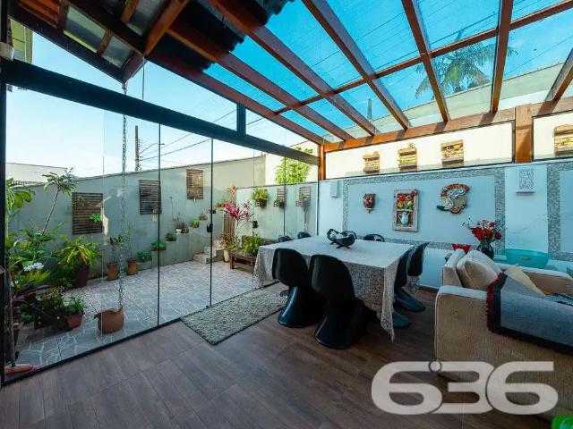 Casa / Sobrado para Venda em Joinville/SC Saguaçu 4 Quartos