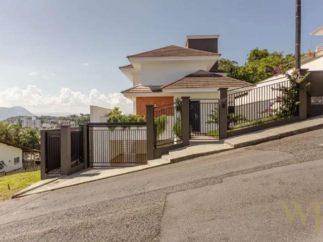 Casa / Sobrado para Venda em Joinville/SC Saguaçu 4 Quartos