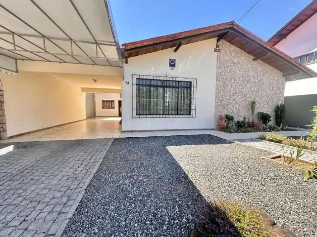Casa / Sobrado para Venda em Joinville/SC Saguaçu 6 Quartos