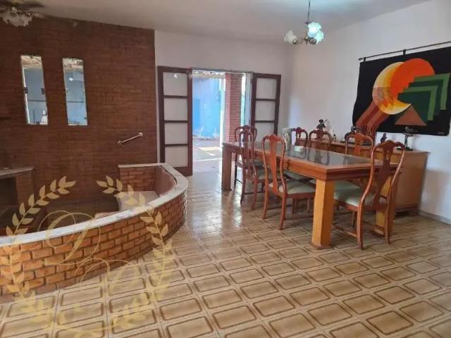 Casa / Sobrado para Venda em Jundiaí/SP Vila Santana II 4 Quartos