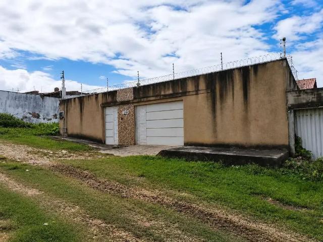 Casa / Sobrado para Venda em Juazeiro do Norte/CE Novo Juazeiro 4 Quartos