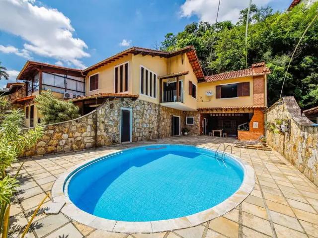 Casa / Sobrado para Venda em Juiz de Fora/MG Vale do Ipê 3 Quartos