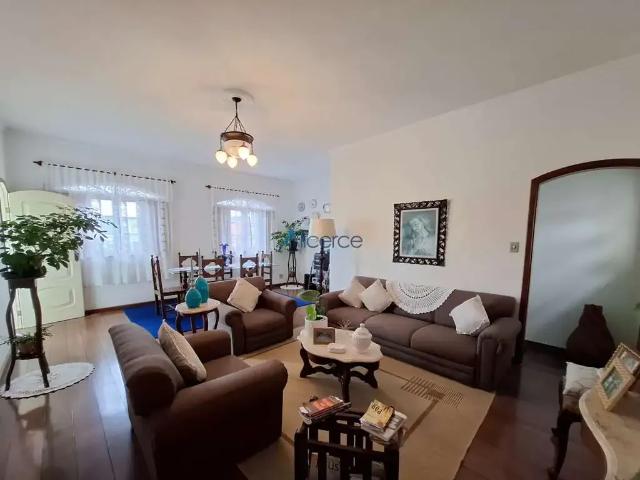 Casa / Sobrado para Venda em Juiz de Fora/MG Vila Ozanan 5 Quartos