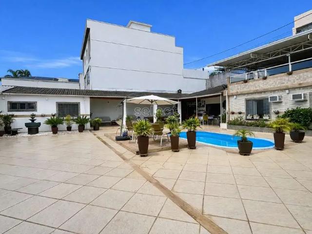 Casa / Sobrado para Venda em Juiz de Fora/MG Aeroporto 3 Quartos