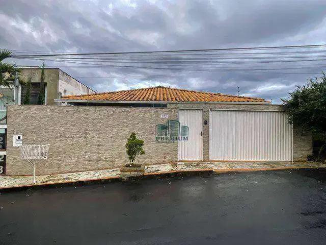 Casa / Sobrado para Venda em Juiz de Fora/MG Aeroporto 3 Quartos