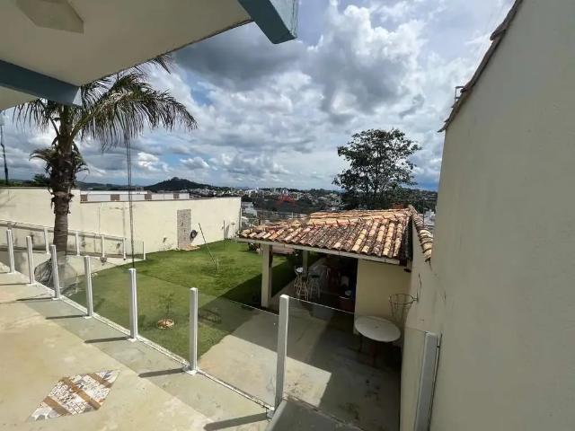 Casa / Sobrado para Venda em Juiz de Fora/MG Aeroporto 3 Quartos
