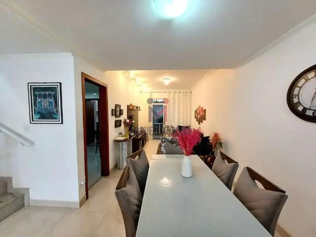 Casa / Sobrado para Venda em Juiz de Fora/MG Aeroporto 4 Quartos