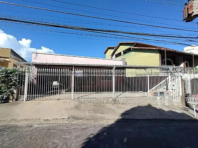 Casa / Sobrado para Venda em Juiz de Fora/MG Bairu 4 Quartos