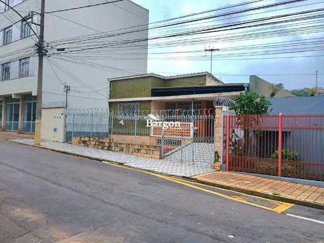 Casa / Sobrado para Venda em Juiz de Fora/MG Bairu 3 Quartos