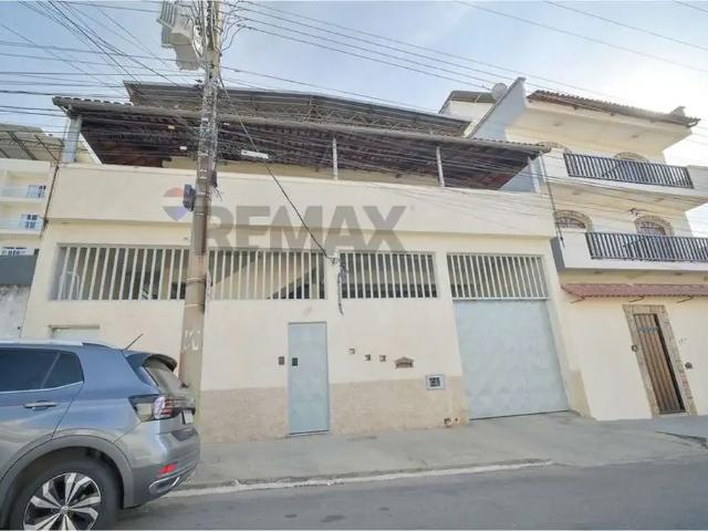 Casa / Sobrado para Venda em Juiz de Fora/MG Benfica 6 Quartos