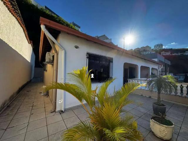 Casa / Sobrado para Venda em Juiz de Fora/MG Bom Clima 3 Quartos
