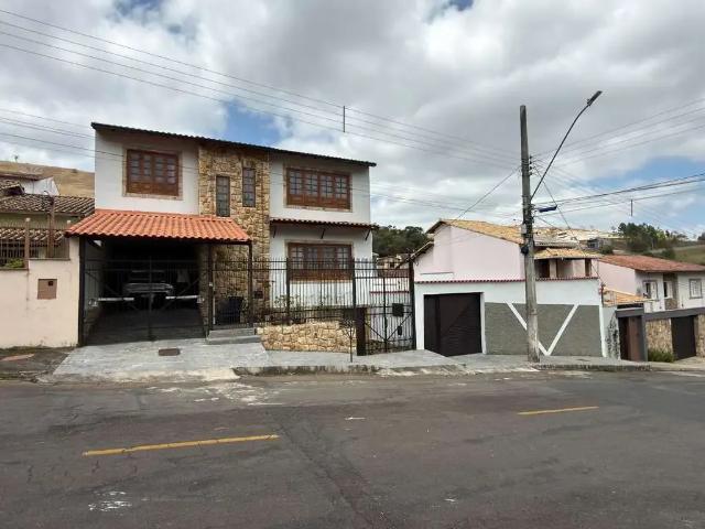 Casa / Sobrado para Venda em Juiz de Fora/MG Bosque dos Pinheiros 3 Quartos