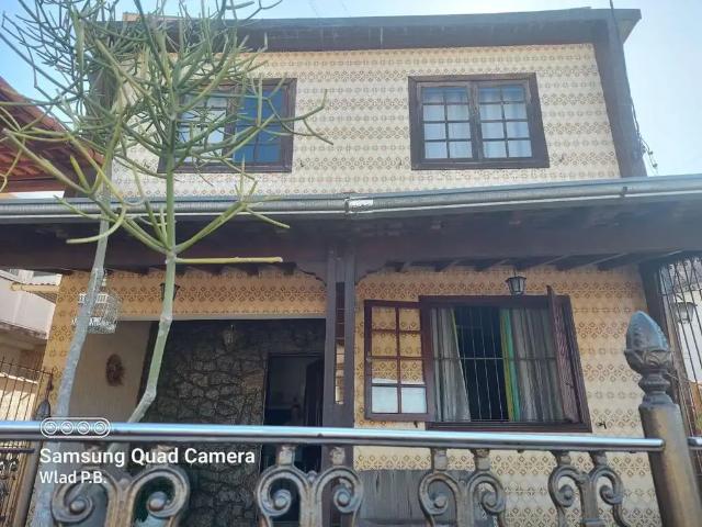 Casa / Sobrado para Venda em Juiz de Fora/MG Centenário 3 Quartos