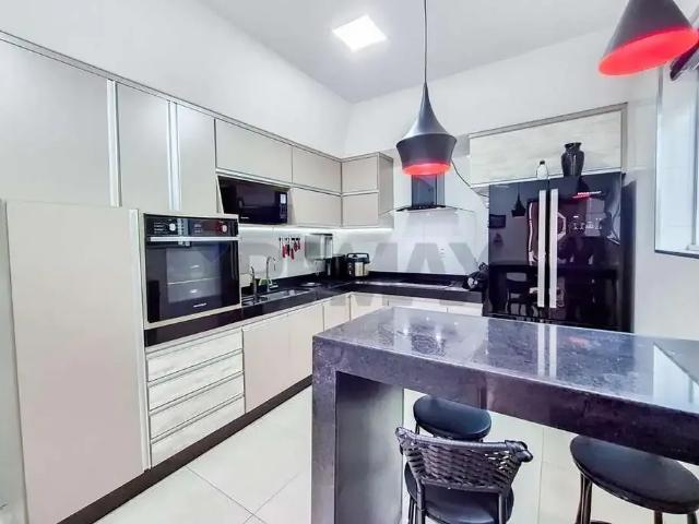 Casa / Sobrado para Venda em Juiz de Fora/MG Centro 4 Quartos
