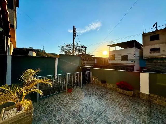 Casa / Sobrado para Venda em Juiz de Fora/MG Cerâmica 3 Quartos
