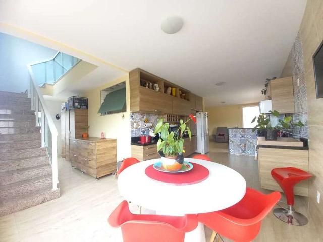 Casa / Sobrado para Venda em Juiz de Fora/MG Encosta do Sol 4 Quartos