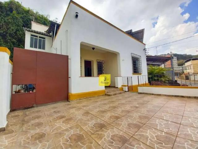 Casa / Sobrado para Venda em Juiz de Fora/MG Grajaú 5 Quartos