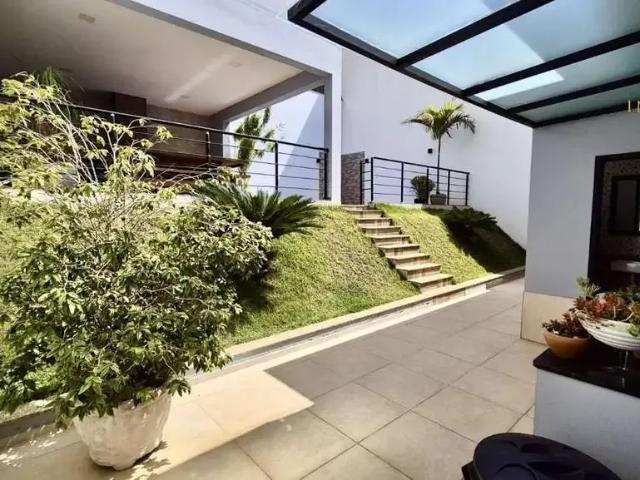 Casa / Sobrado para Venda em Juiz de Fora/MG Grama 4 Quartos