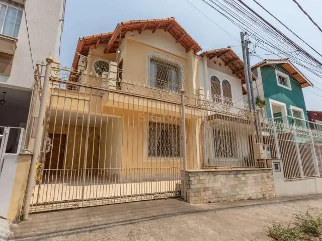 Casa / Sobrado para Venda em Juiz de Fora/MG Granbery 5 Quartos