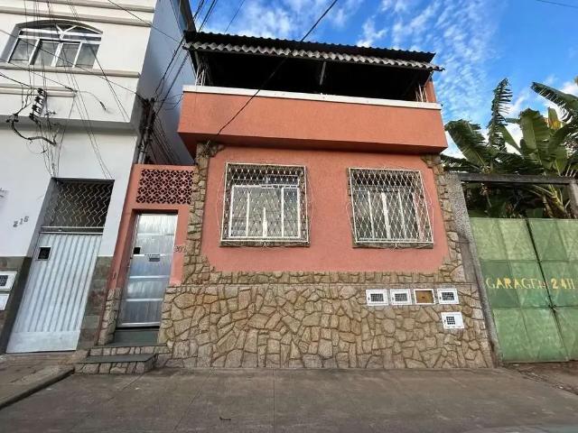 Casa / Sobrado para Venda em Juiz de Fora/MG Ladeira 4 Quartos