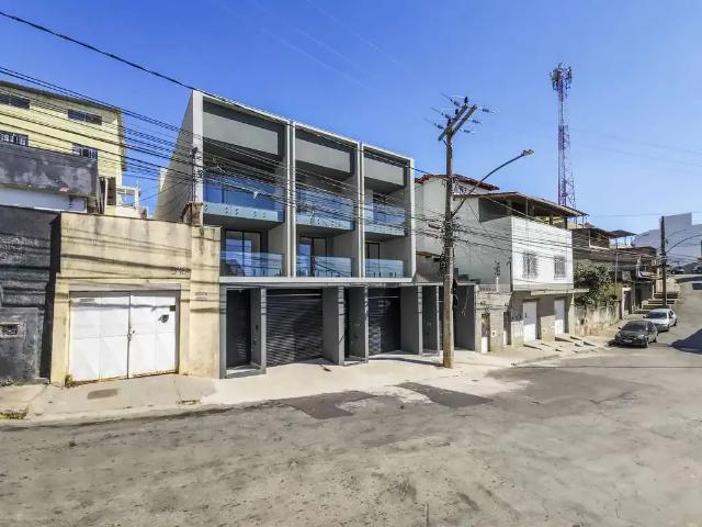 Casa / Sobrado para Venda em Juiz de Fora/MG Mundo Novo 3 Quartos
