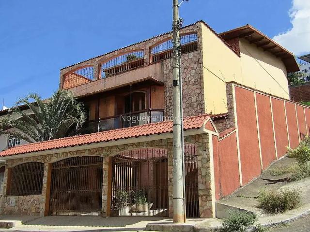 Casa / Sobrado para Venda em Juiz de Fora/MG Nova Era 4 Quartos