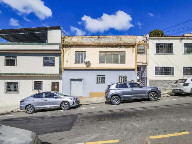 Casa / Sobrado para Venda em Juiz de Fora/MG Passos 6 Quartos