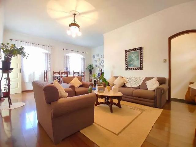 Casa / Sobrado para Venda em Juiz de Fora/MG Poço Rico 5 Quartos