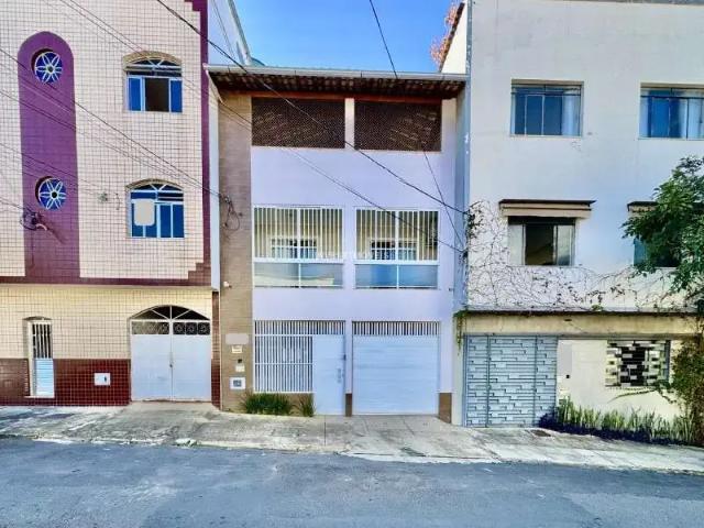Casa / Sobrado para Venda em Juiz de Fora/MG São Mateus 4 Quartos