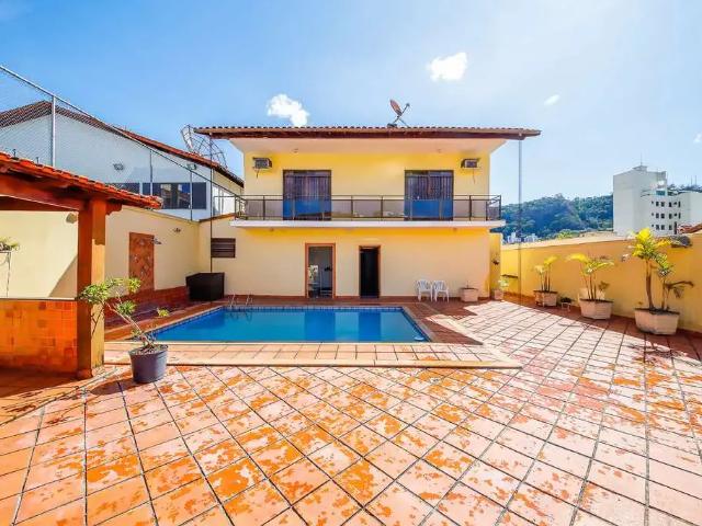 Casa / Sobrado para Venda em Juiz de Fora/MG São Mateus 4 Quartos