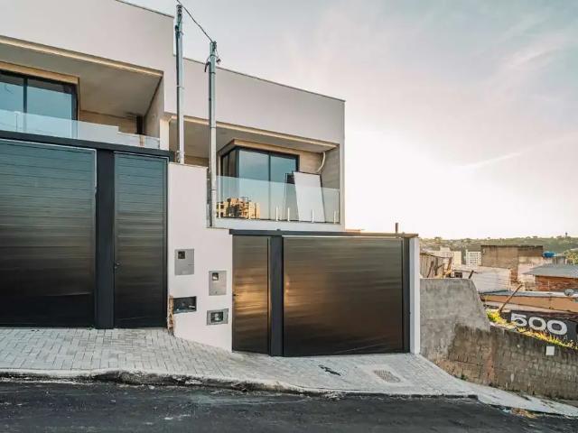 Casa / Sobrado para Venda em Juiz de Fora/MG São Pedro 3 Quartos