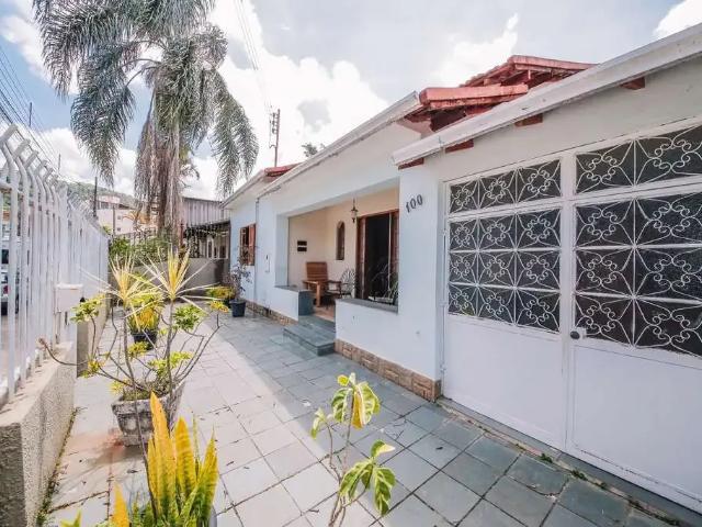 Casa / Sobrado para Venda em Juiz de Fora/MG Santa Catarina 4 Quartos