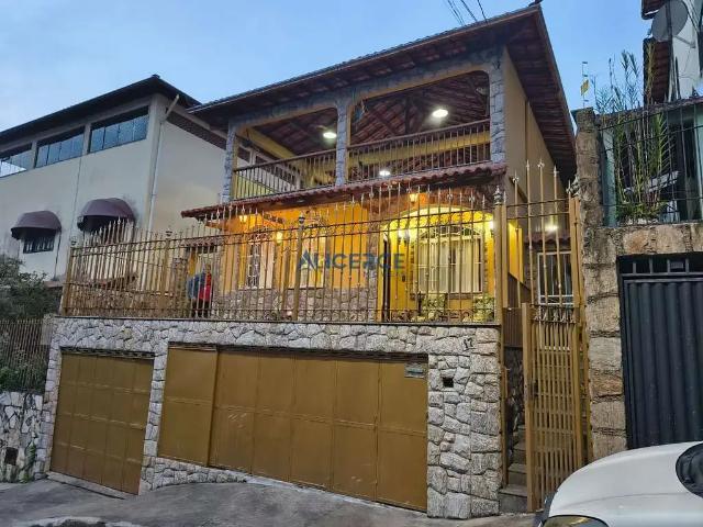 Casa / Sobrado para Venda em Juiz de Fora/MG Santa Cecília 4 Quartos