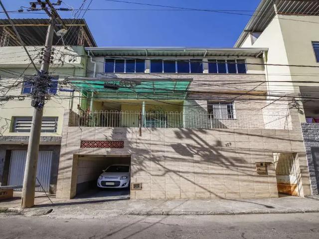 Casa / Sobrado para Venda em Juiz de Fora/MG Santa Cecília 4 Quartos