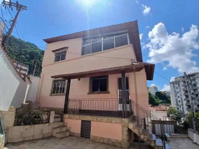 Casa / Sobrado para Venda em Juiz de Fora/MG Santa Helena 5 Quartos