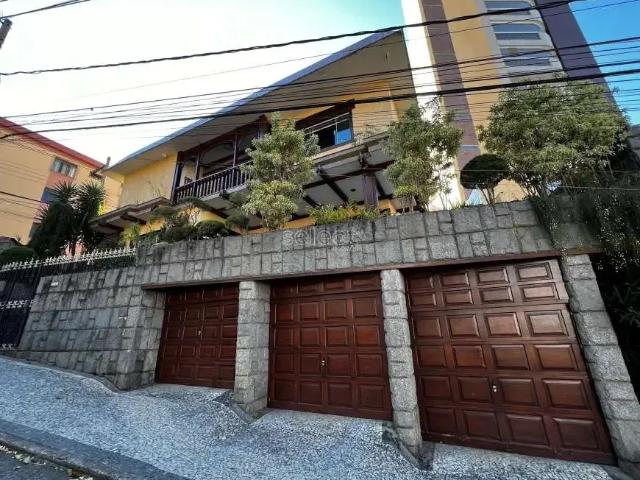 Casa / Sobrado para Venda em Juiz de Fora/MG Santa Helena 4 Quartos