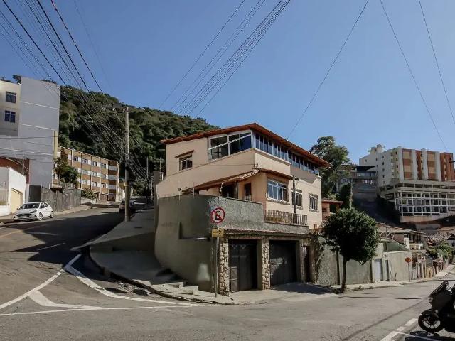 Casa / Sobrado para Venda em Juiz de Fora/MG Santa Helena 5 Quartos